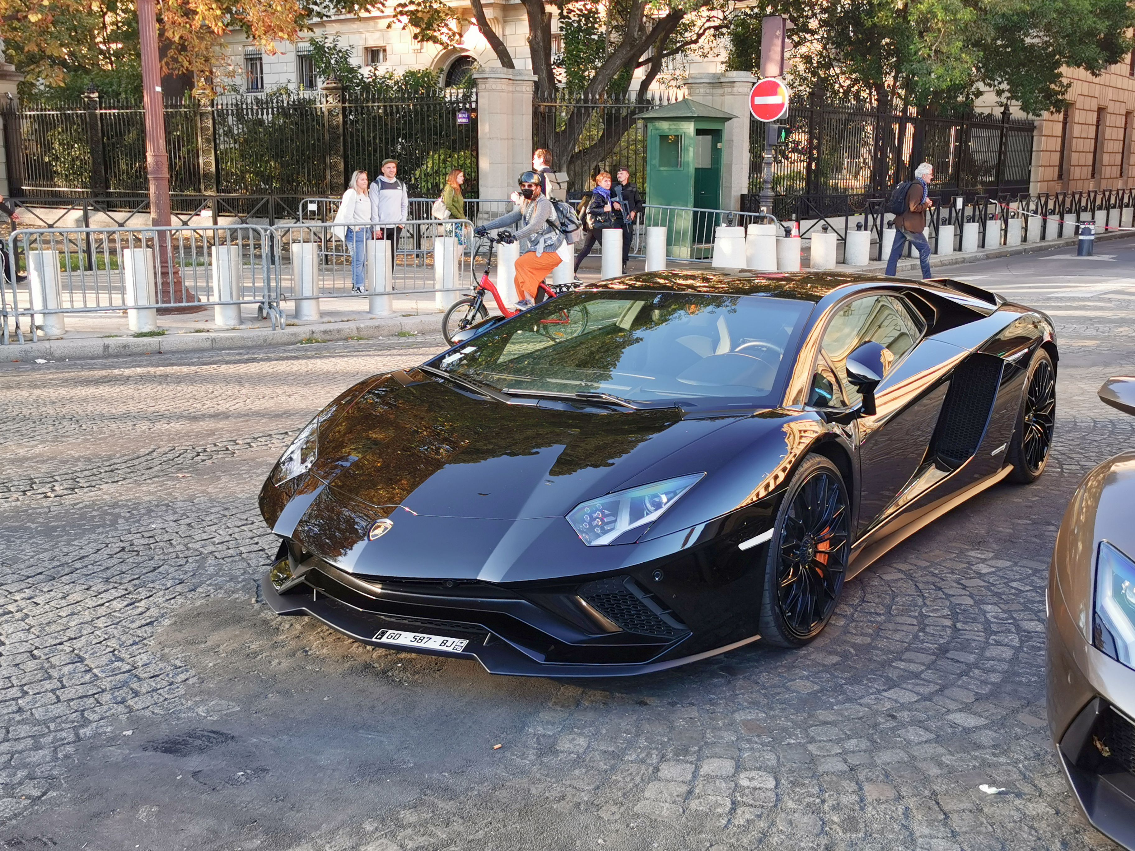 Lamborghini information resource and Car chassis database