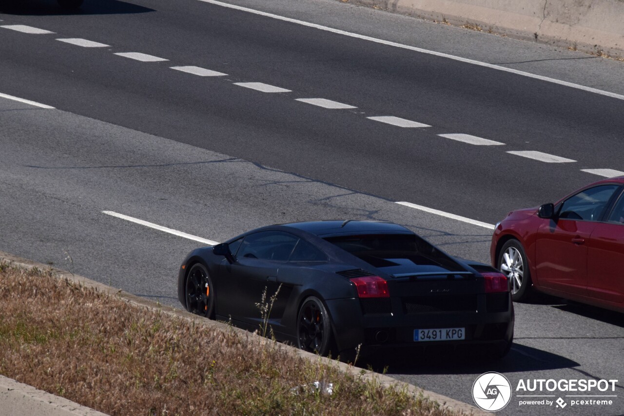 Detail on 2004 Lamborghini Gallardo ZHWGE11S64LA01142
