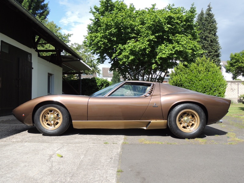 Fotos - Lamborghini Countach LPI 800-4, único en color Luci del Bosco e ...