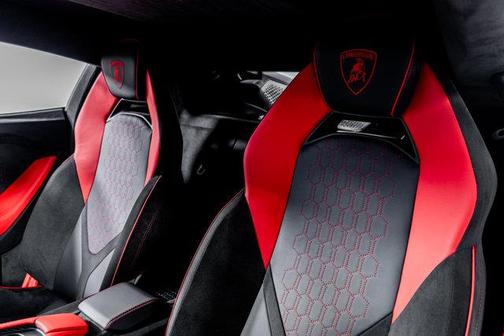 Detail on 2024 Lamborghini Revuelto ZHWUC1ZM9RLA01061